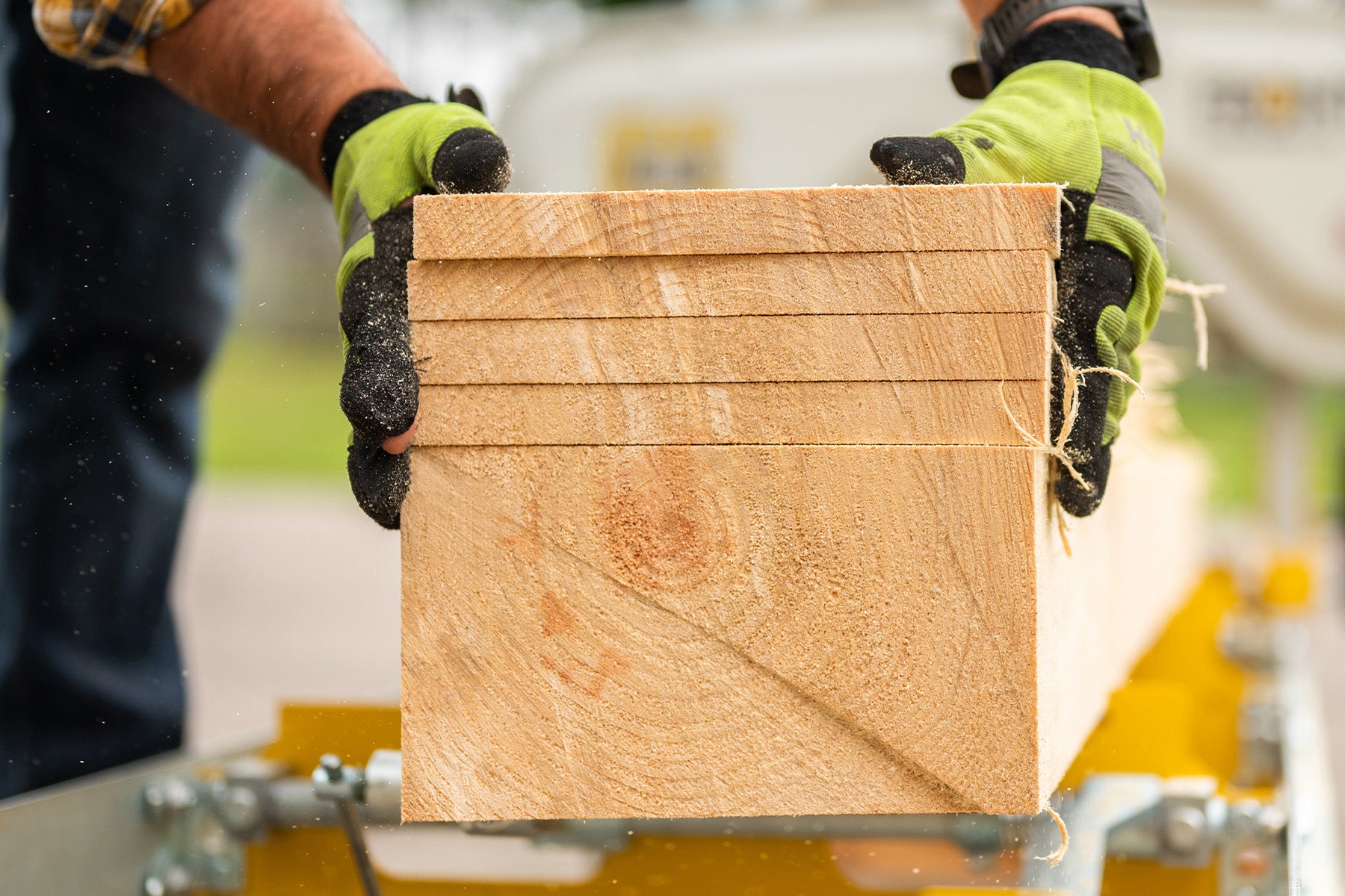 Home page [frontiersawmills.com]